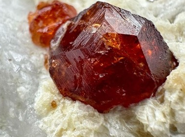 Rough Garnet for Sale – Raw & Facet Grade Stones | Folkmarketgems