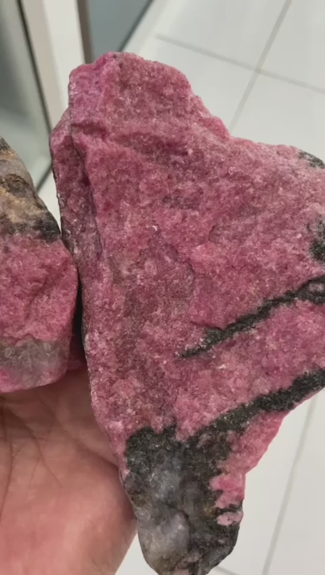 One kg Raw Rhodonite Stone For Lapidary Artists – Folkmarketgems